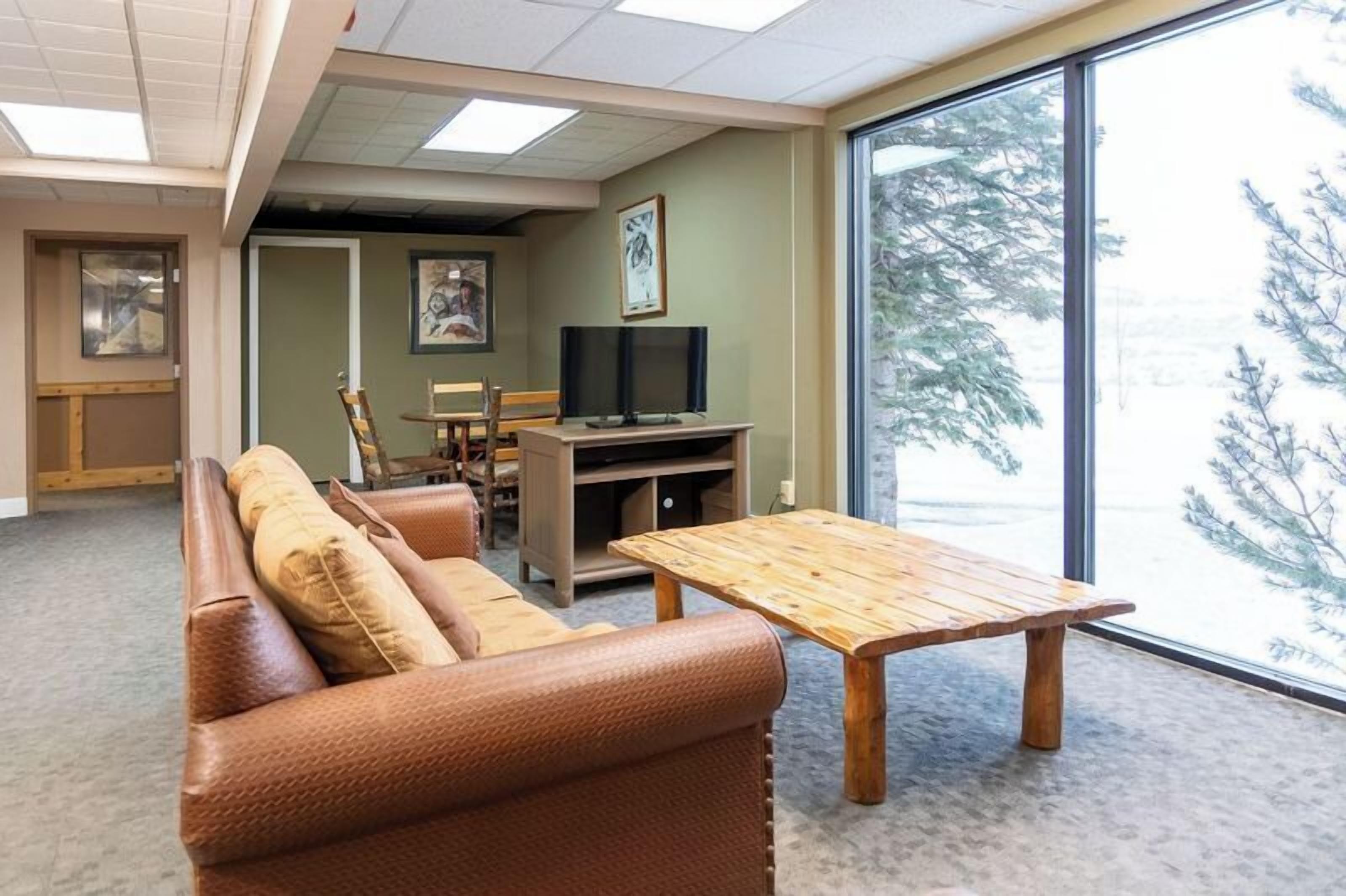 Hilltop Retreat | 2 Units | 2 Br W/ Kitchen | Indoor Heated Pool - Steamboat Springs