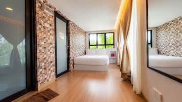 Quarto Clássico com Cama de Casal | Secretária, ferro/tábua de engomar, Wi-fi grátis