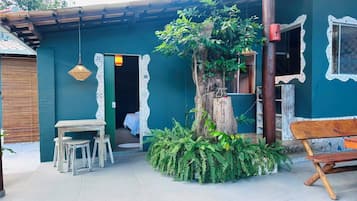 Estúdio Comfort, vista para o jardim | Refeições ao ar livre