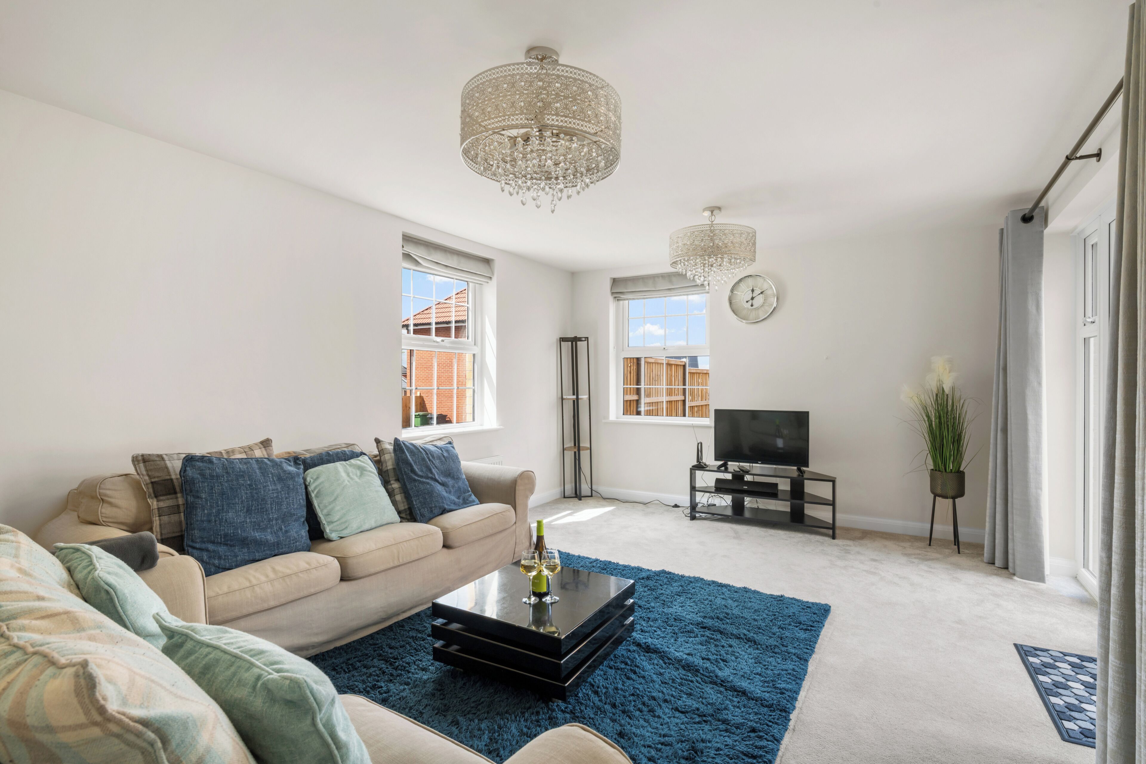Five Separate Bedrooms On A Quiet Cul-de-sac In Nr4, Minutes From The A47. A Room Each For A Team Of Five, Or Sleeps Up To 9 When Couples Share. Open-plan Kitchen The Full Depth Of The House, Driveway Parking For Three And 293 Mbps Wifi. - Wymondham