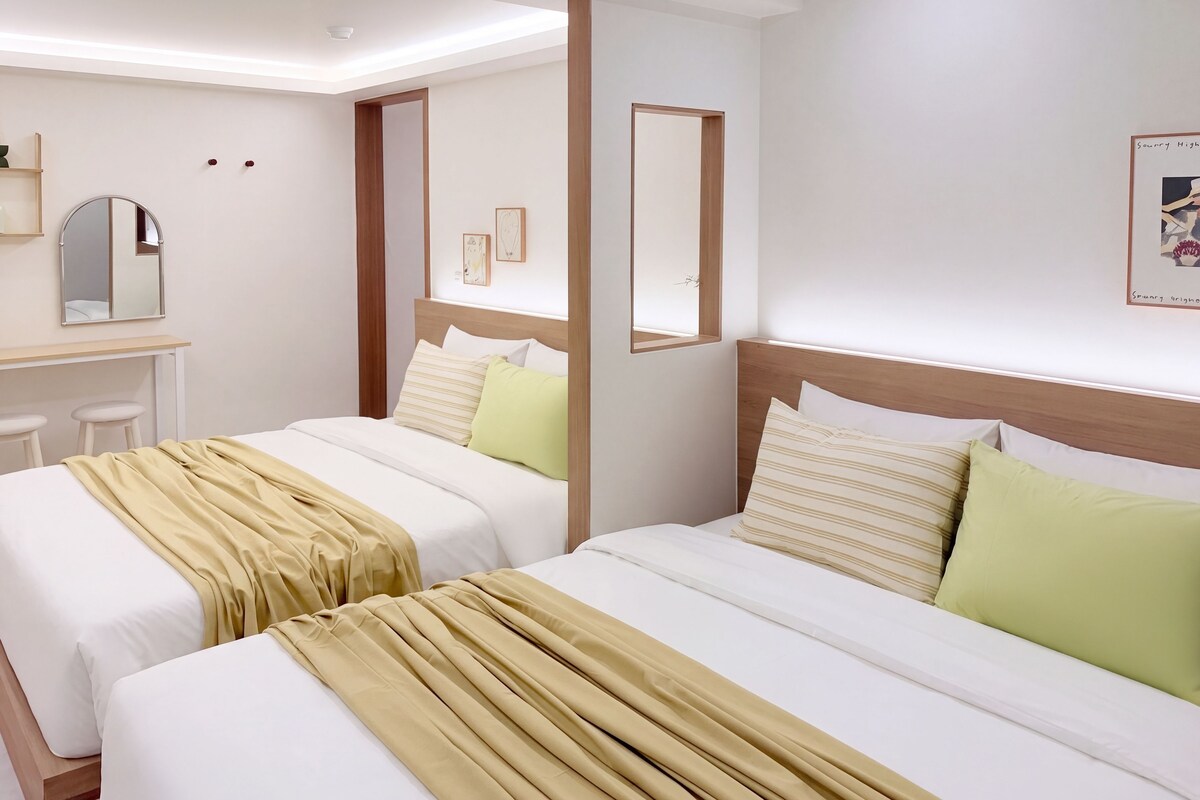 Quarto duplo família | Roupas de cama antialérgicas, frigobar (abastecido com itens grátis)
