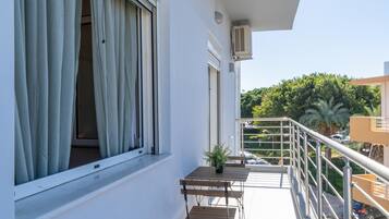 Apartamento (2 Bedrooms) | Sacada