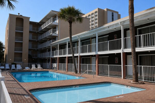 Ocean 12 Beach Hotel - Myrtle Beach, SC