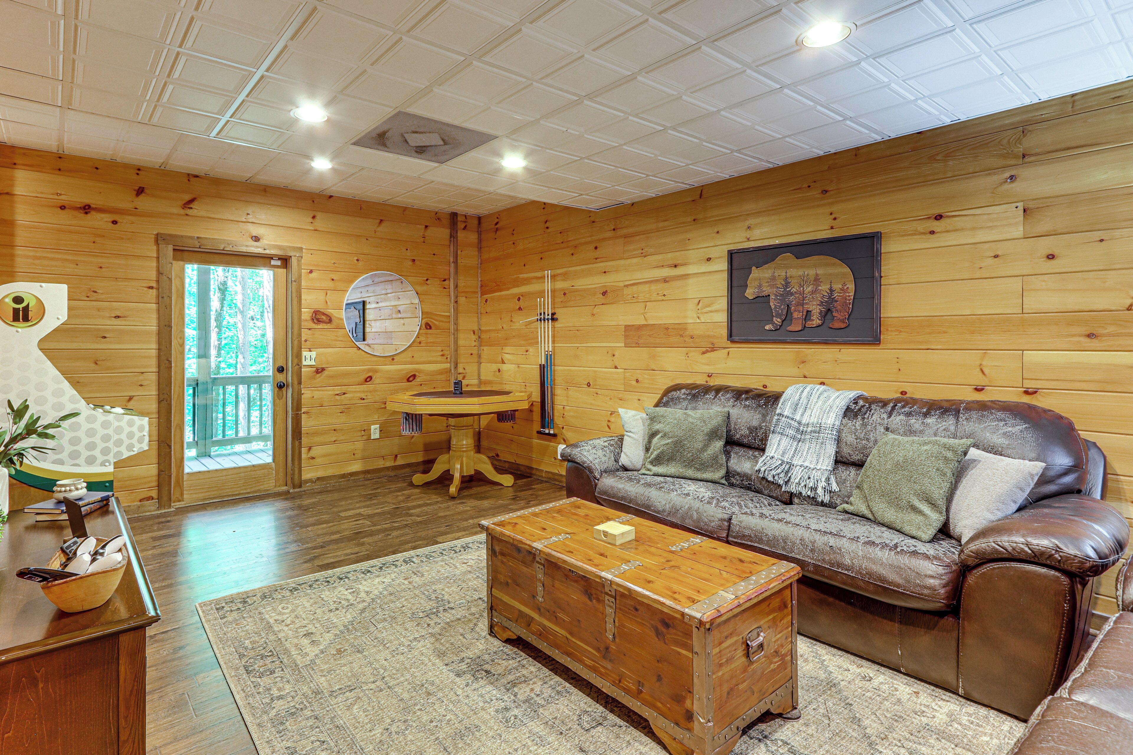 Hot Tub Haven! Family-friendly Blue Ridge Cabin - Blue Ridge, GA