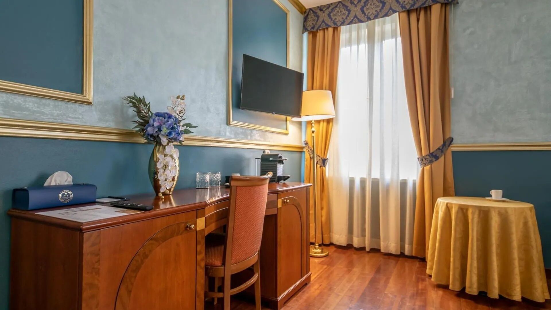 Quarto triplo standard | Ferros/tábuas de passar roupa, Wi-Fi de cortesia, roupa de cama