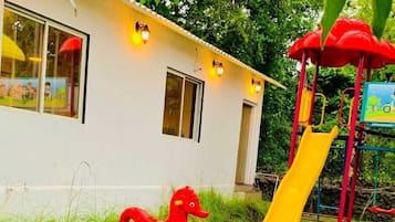 Área de recreio para crianças (ao ar livre)