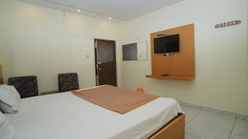 Quarto Clássico com Cama de Casal
