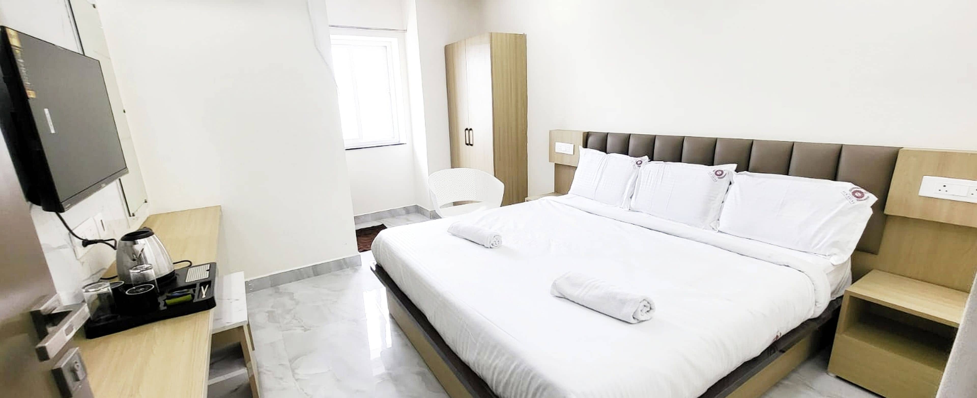 Quarto Clássico com Cama de Casal