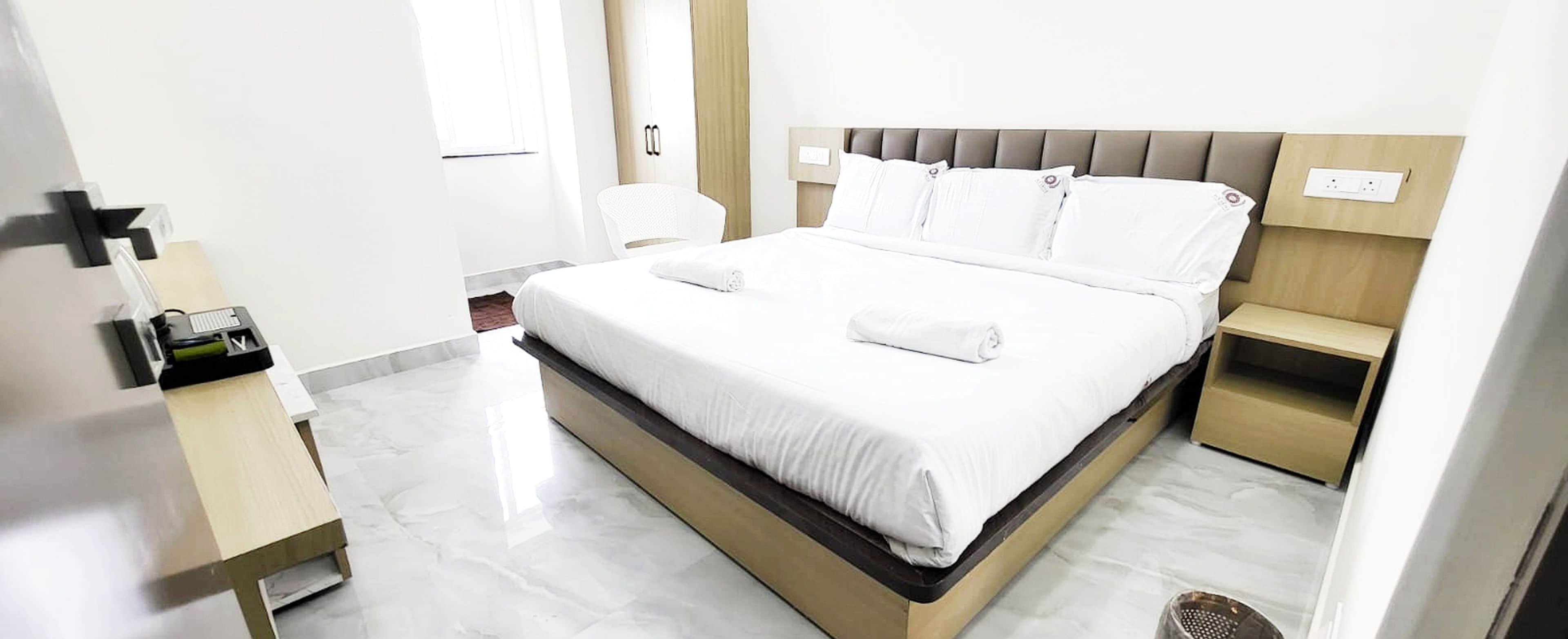 Quarto Clássico com Cama de Casal