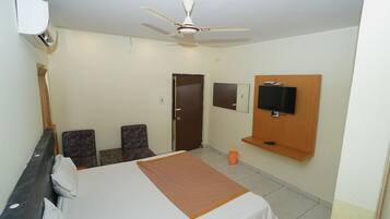 Quarto Clássico com Cama de Casal