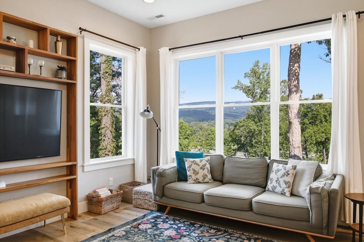 The Woodland Lodge | Mtn Views | Family |Sleeps 21 - Lookout Mountain, TN