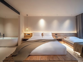 Quarto triplo clássico, vista para a colina | Spa