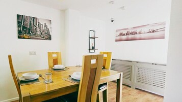 Apartamento, casa de banho privativa | Restaurante