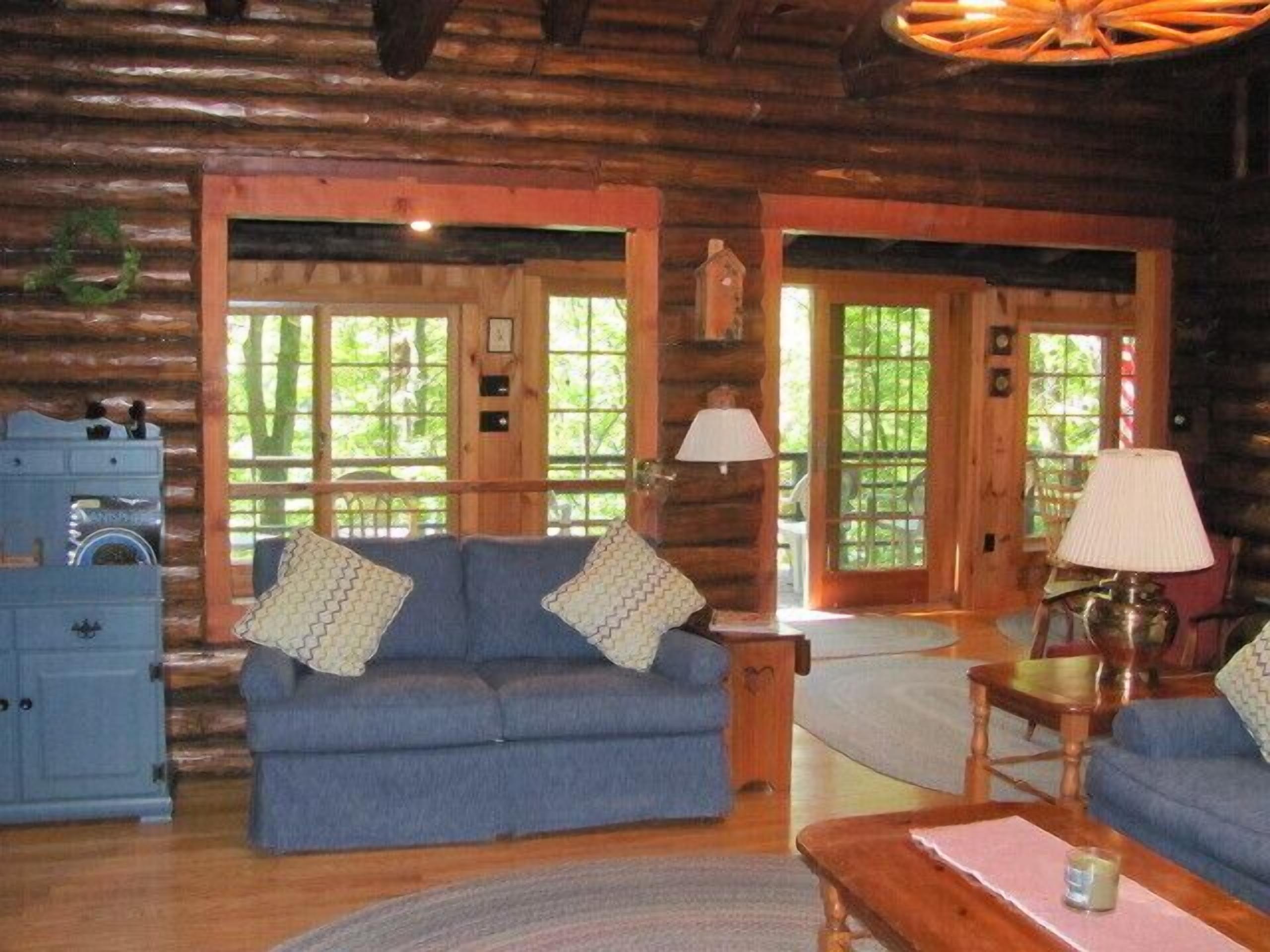 Paupack Point Wallenpaupack Lakefront  Log Home - 3 Bedrooms + Central Ac - Lake Wallenpaupack, PA