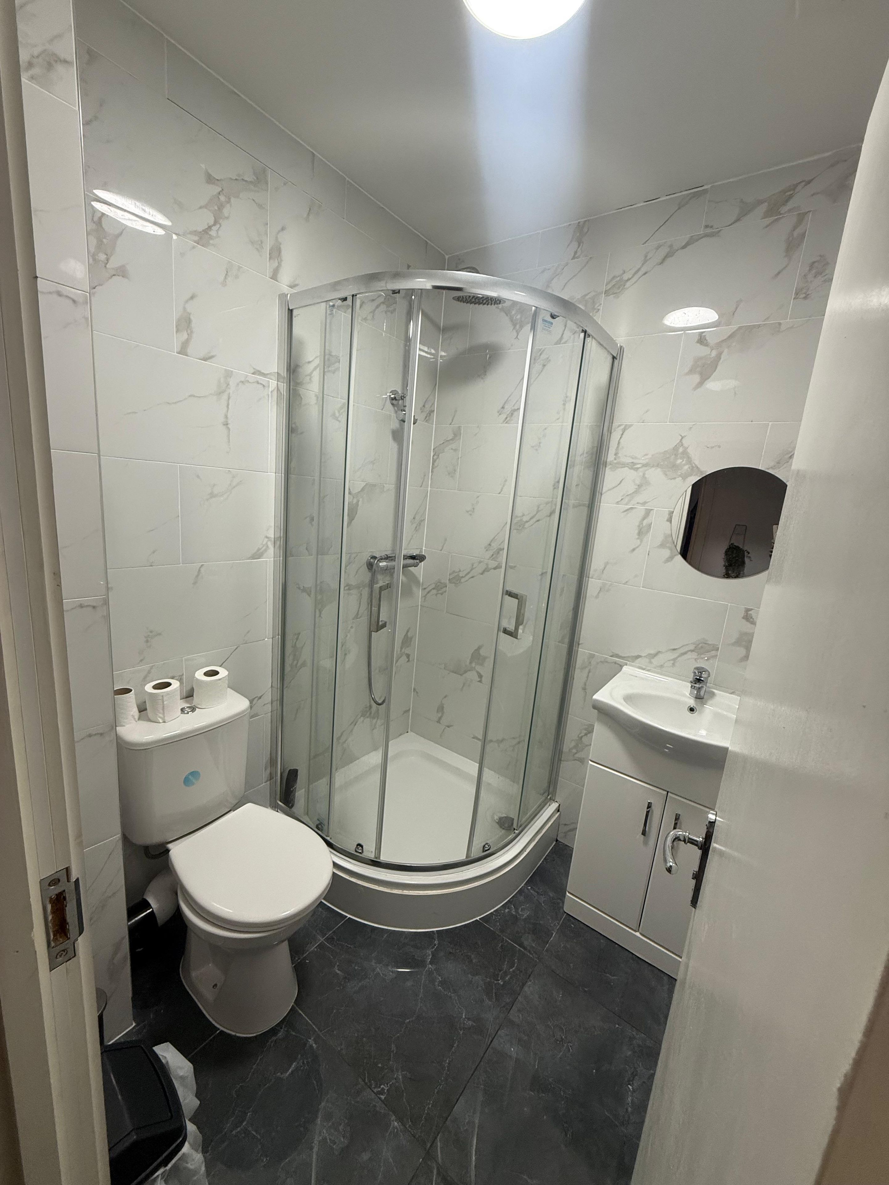 Apartamento, 2 quartos, fumadores, varanda | Casa de banho