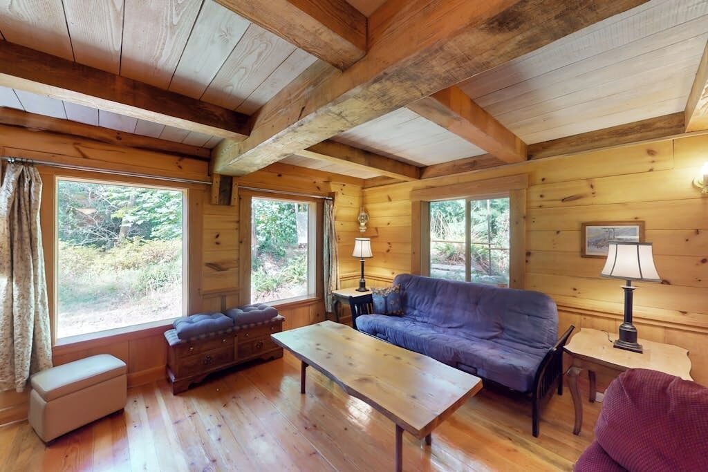 Cozy 2 Bedroom Woodland Cottage With Fire Pit And Beach Access Near Clinton - Whidbey Island, WA