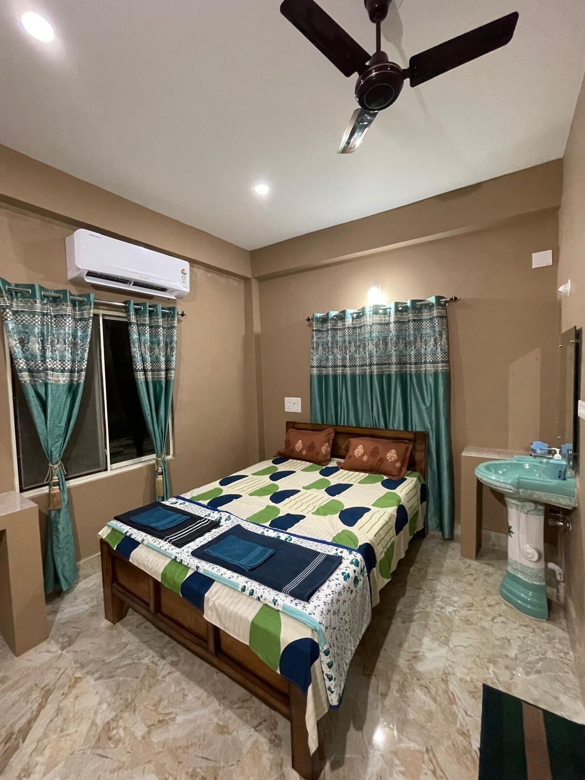 Quarto Individual Deluxe, 1 cama king-size, vista para o jardim | Cofre no quarto, Wi-fi grátis 