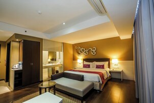 Suíte júnior | Cofres nos quartos, quartos à prova de som, Wi-Fi de cortesia