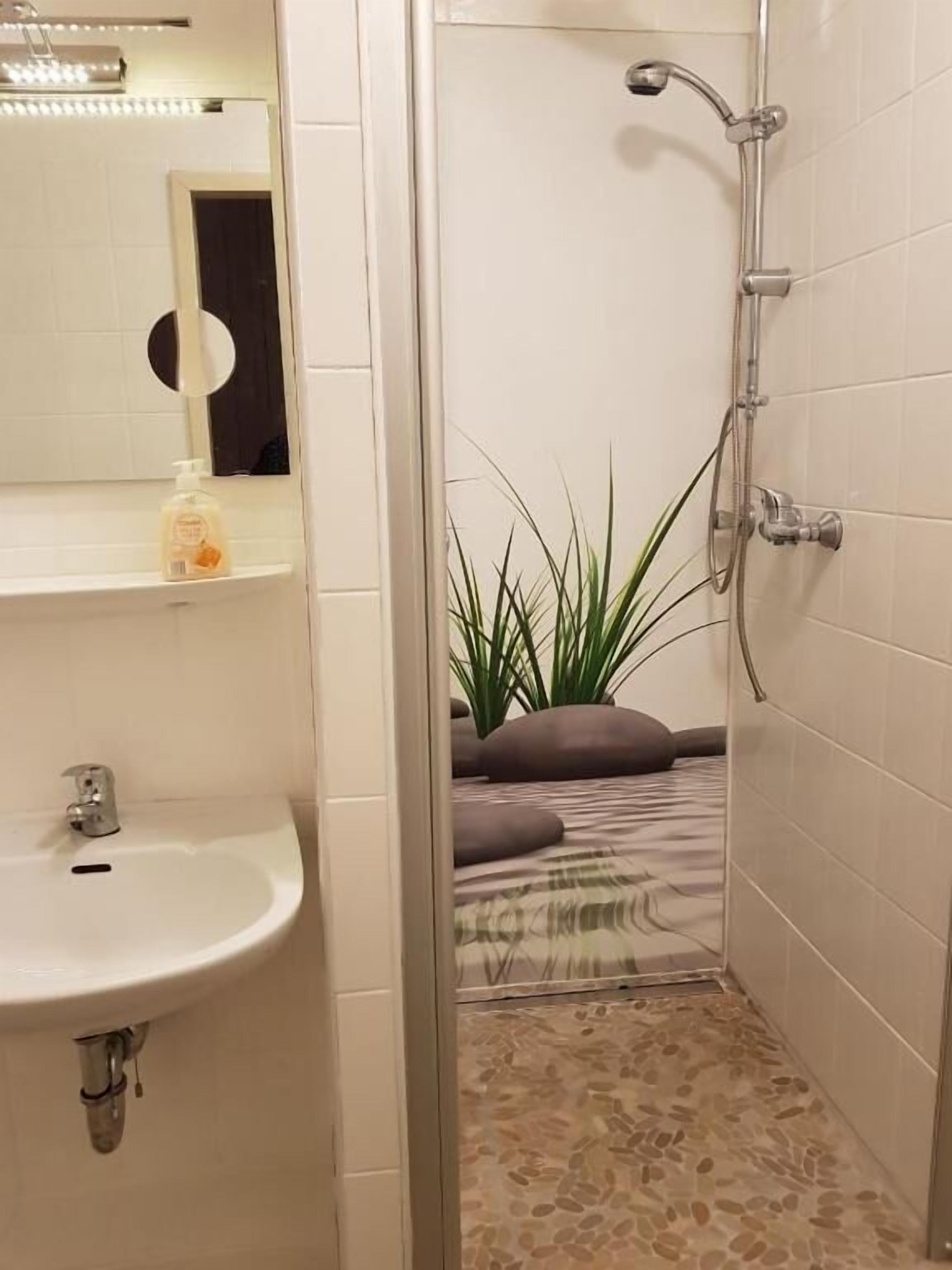 Quarto casal, vista para o jardim | Banheiro