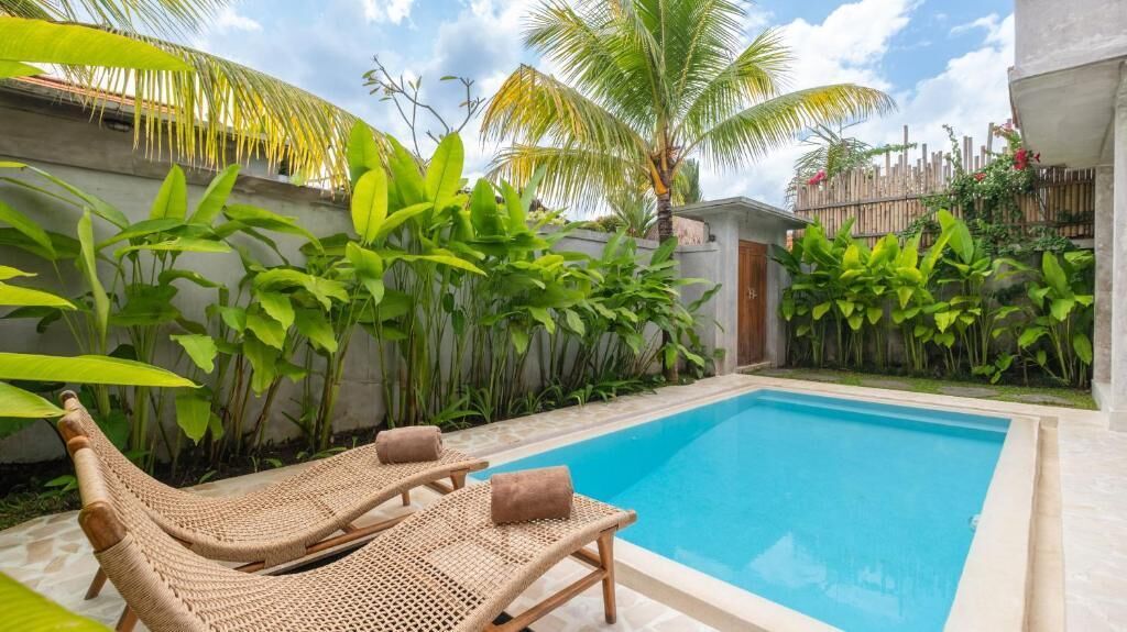 Vila superior, vista para o jardim | Piscina