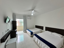 Quarto quádruplo luxo, vista parcial para o mar | Wi-Fi de cortesia, roupa de cama