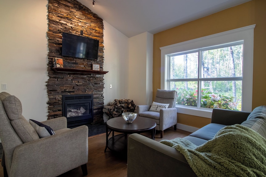 Wild Bill's Cabin In The Woods That Is So Relaxing Peaceful & Get Back To Nature - Alberta