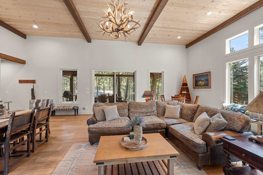 Whitetail Lodge Rustic Retreat - Eureka, MT