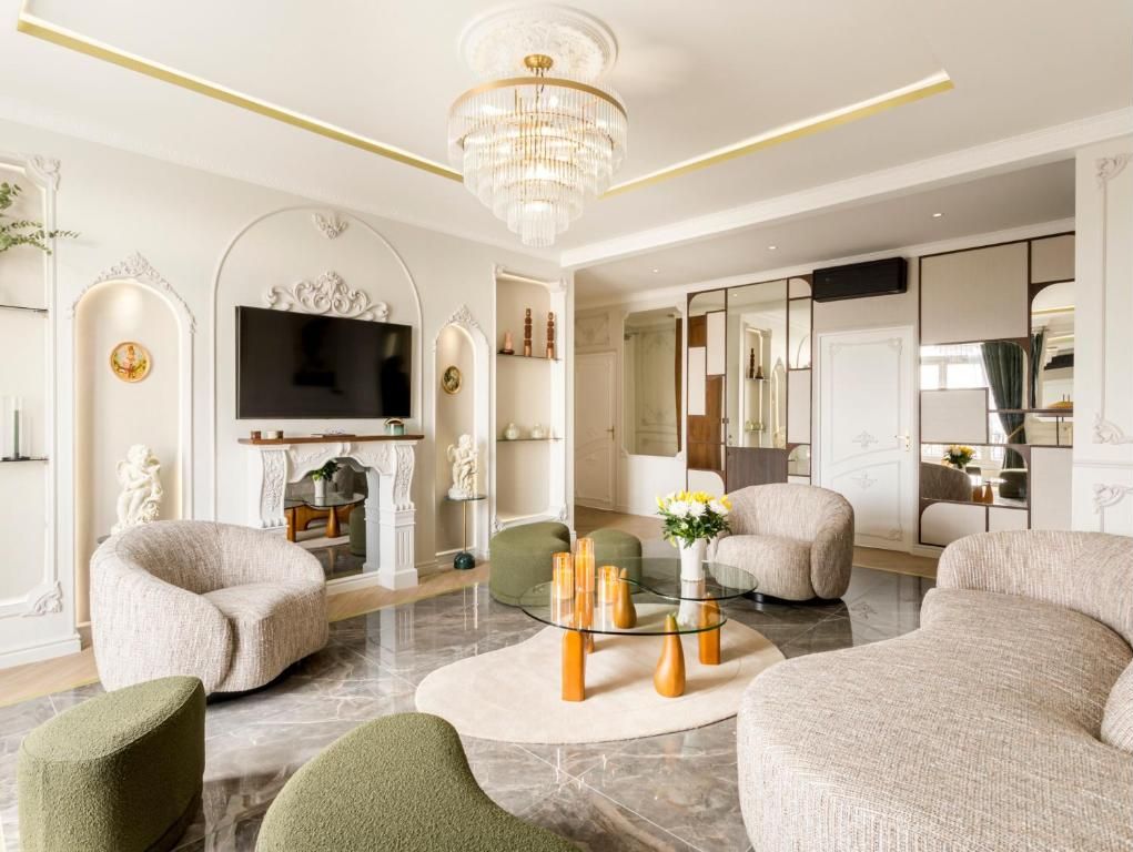 Luxury 7-bedroom Paris Apartment Near Champs-élysées With Eiffel Tower Views - Párizs