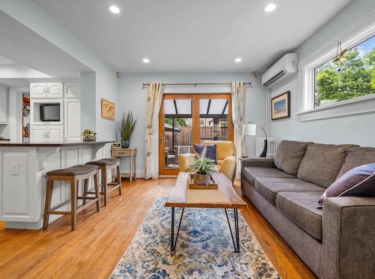 Historic Character, Modern Comforts: Your Ultimate Downtown Getaway - Charlottetown
