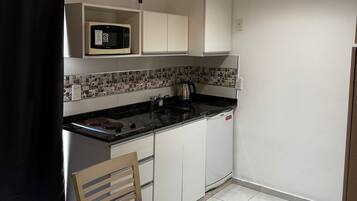 Estúdio | Cozinha privada | Minifrigorífico, um micro-ondas