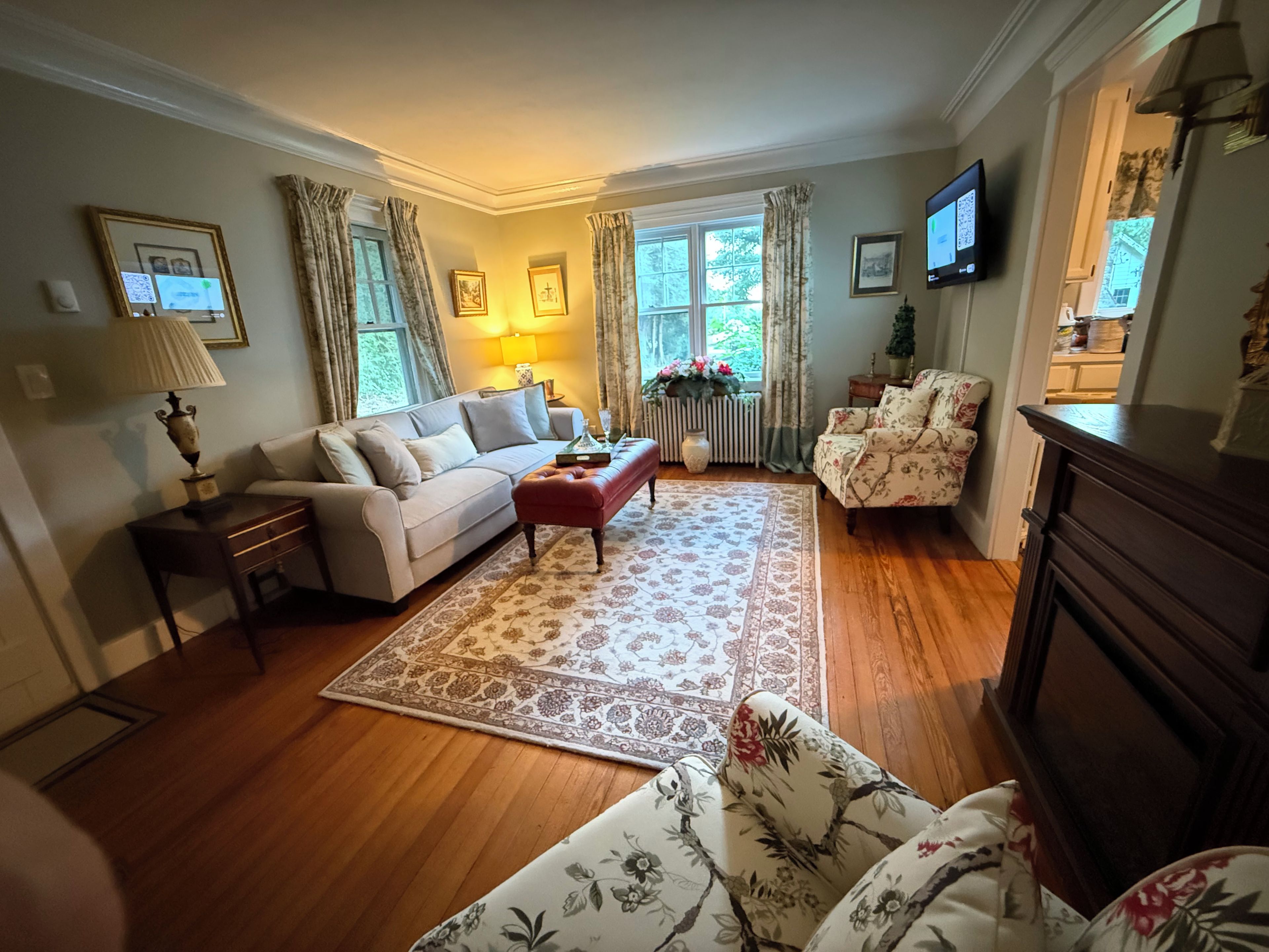 Cottage Nestled In Wooded Greenwich Setting With New England Charm - Long Island, NY