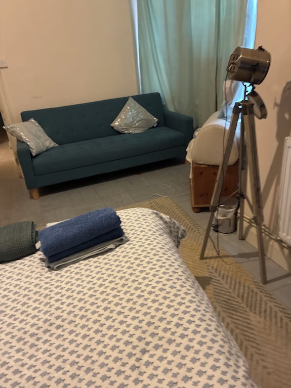 Central London Studio Room With. Outdoor Garden Space - Marylebone