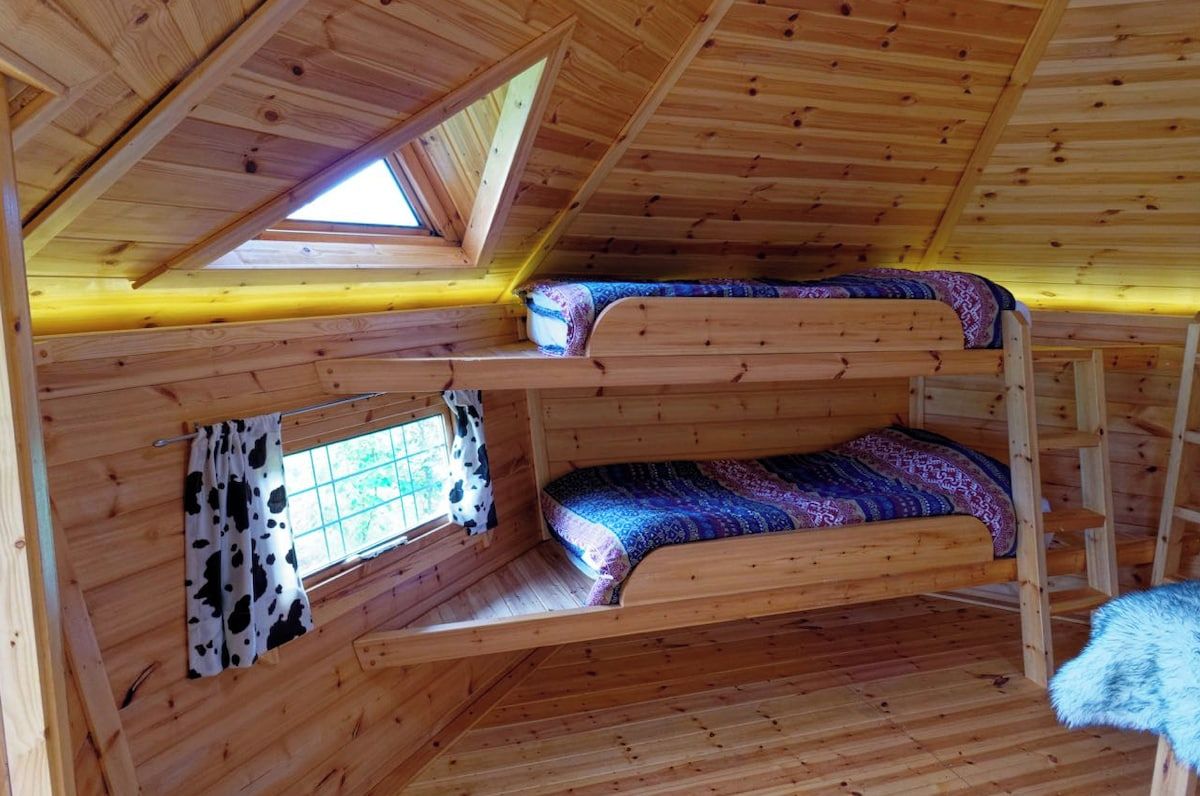 The Witch's Hat - Quirky Glamping Near Tenby - Tenby