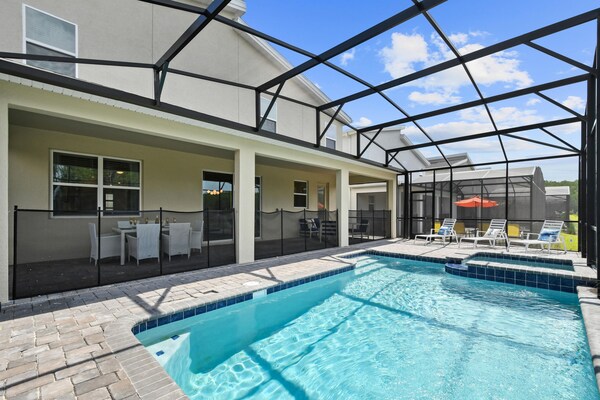 Harry Potter, Frozen & Pool Fun Near Disney - Kissimmee