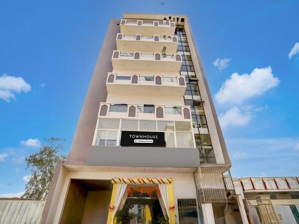 Deluxe Hotel Rk Heights And Banquets - Varanasi