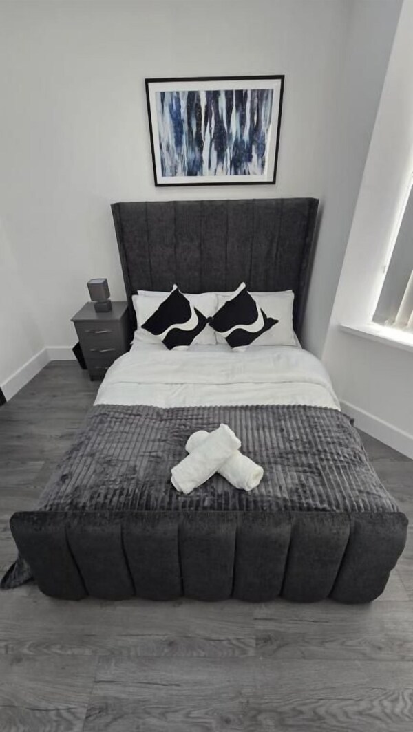 Spacious 6-bedroom All En-suite House - Stafford (UK)