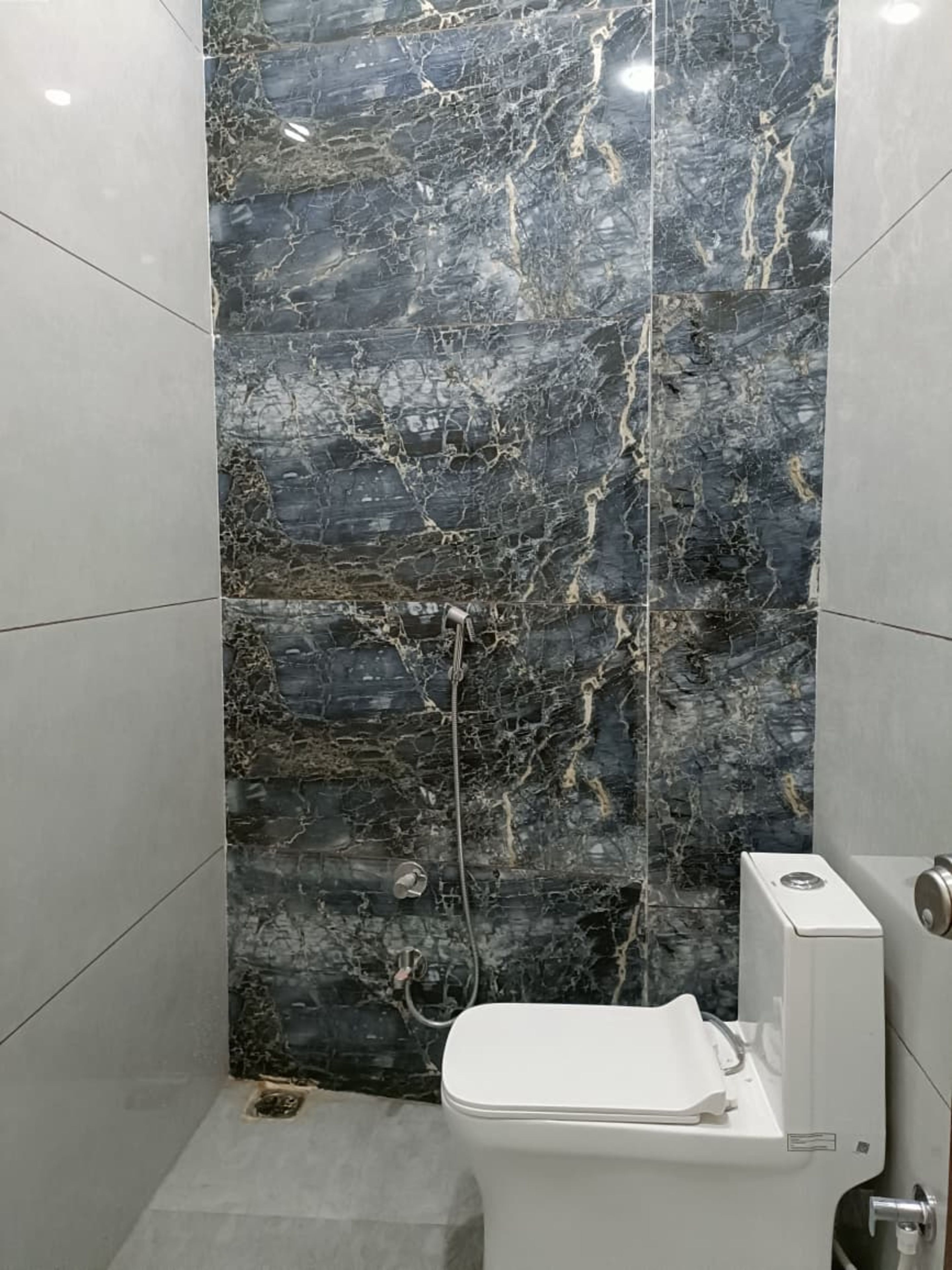 Quarto Standard | Casa de banho | Um polibã, toalhas fornecidas, sabão 