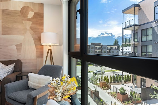 Revelhaus - Revelstoke