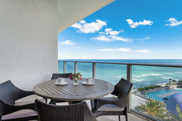 Luxe Stay- Pool, Gym, Oceanfront In Hollywood - Hollywood, FL