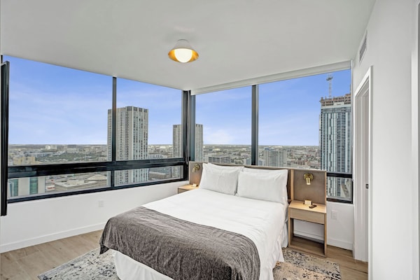Sky Estate Penthouse- Pool, Parking, Amenities - Miami