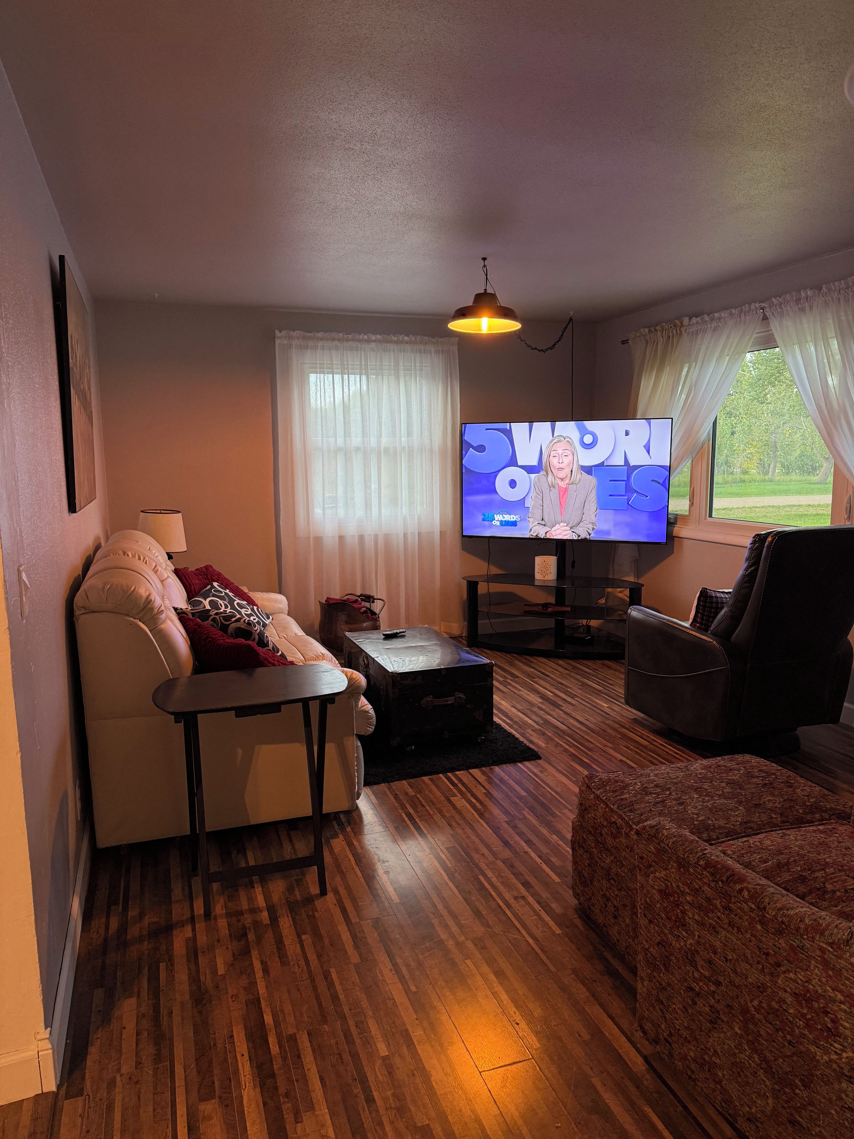 Enjoy Country Living In This Cozy Little House. Yet Only Minutes From City Life. - Lake Oahe