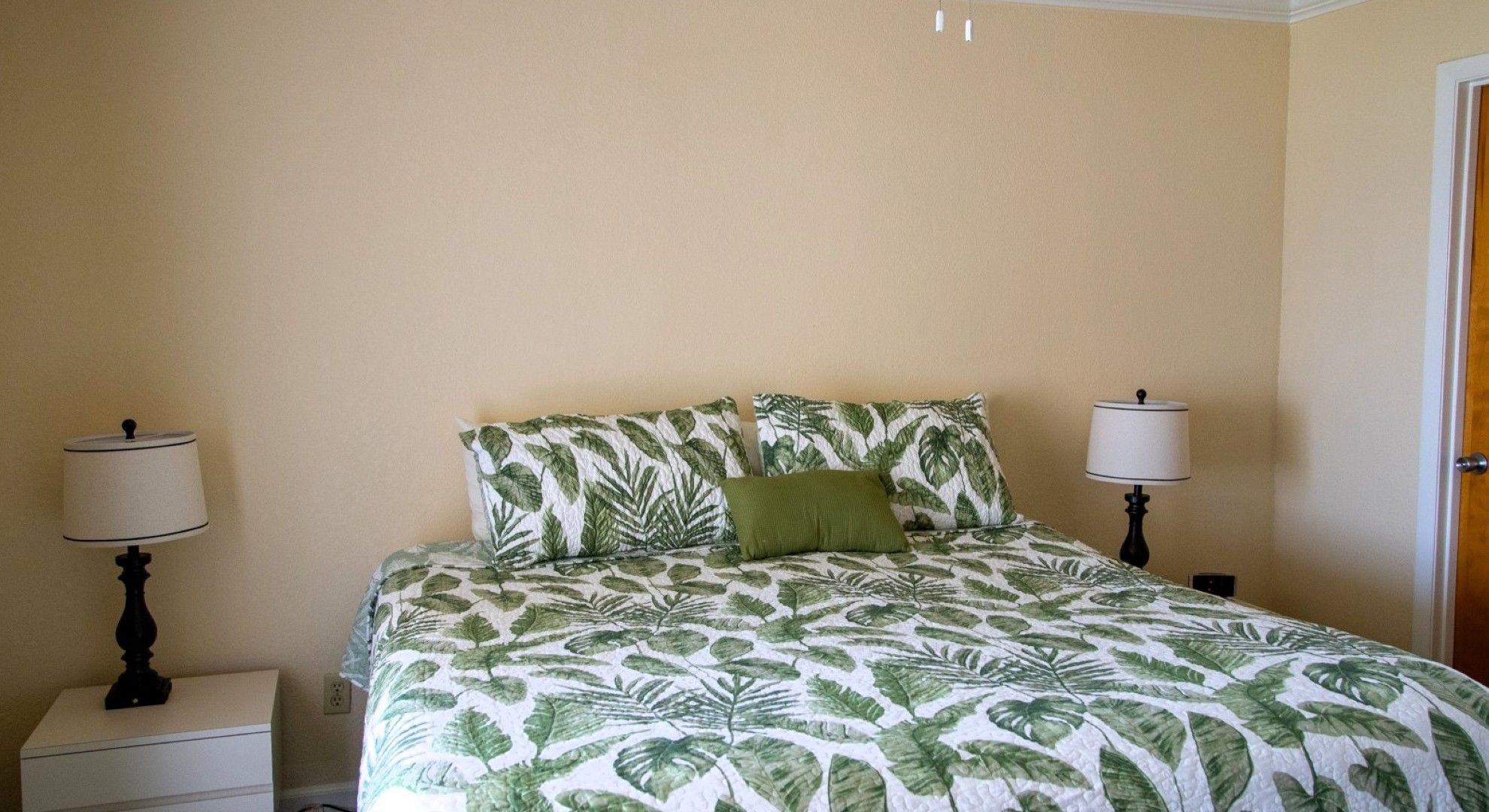Lakefront 1br Villa | King Bed, Full Kitchen & Screened Lanai - Sebring, FL