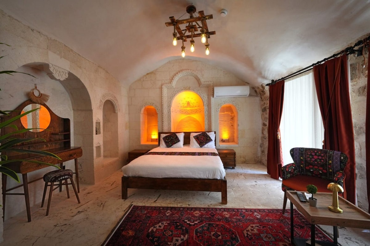 Quarto casal luxo, vista para o pátio | Cofres nos quartos, Wi-Fi de cortesia