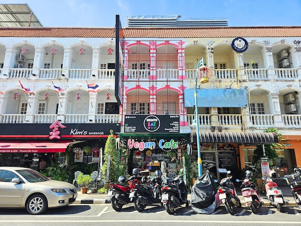 Ubuntu Live Boutique Hostel & Rooms - Phuket district, Thailand