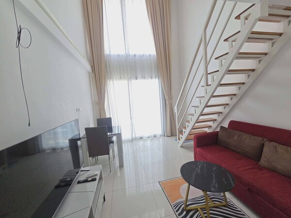 Room-top Floor Duplex With High Ceiling - Pattaya City