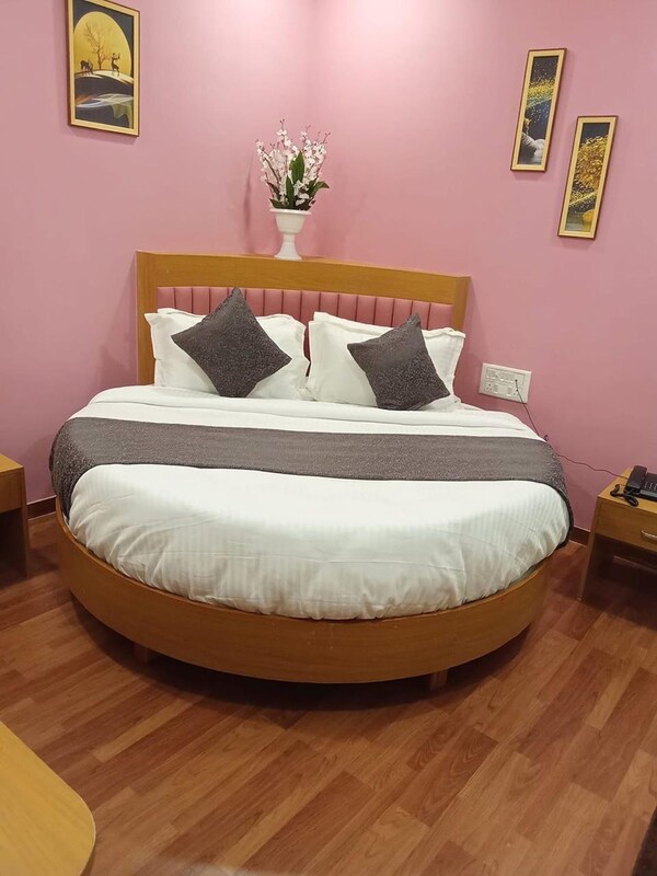 Hotel Silver Retreat - Gandhinagar
