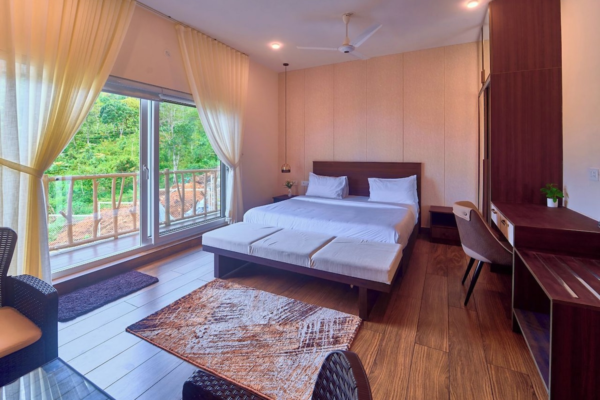 Quarto premium, sacada, vista para o vale | Escrivaninha, espaço de trabalho para notebook, Wi-Fi de cortesia
