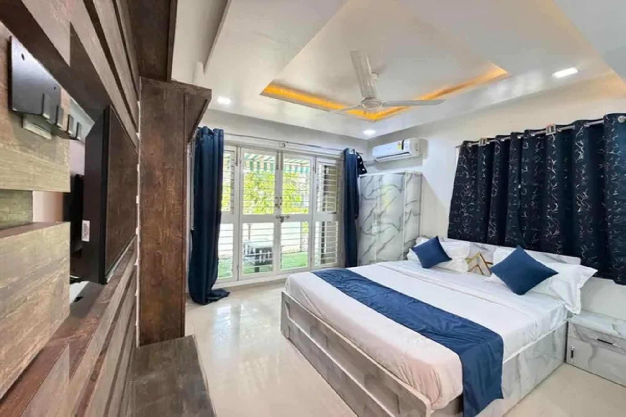 Quarto Deluxe | Lençóis de algodão egípcio, roupa de alta qualidade, cofre no quarto 