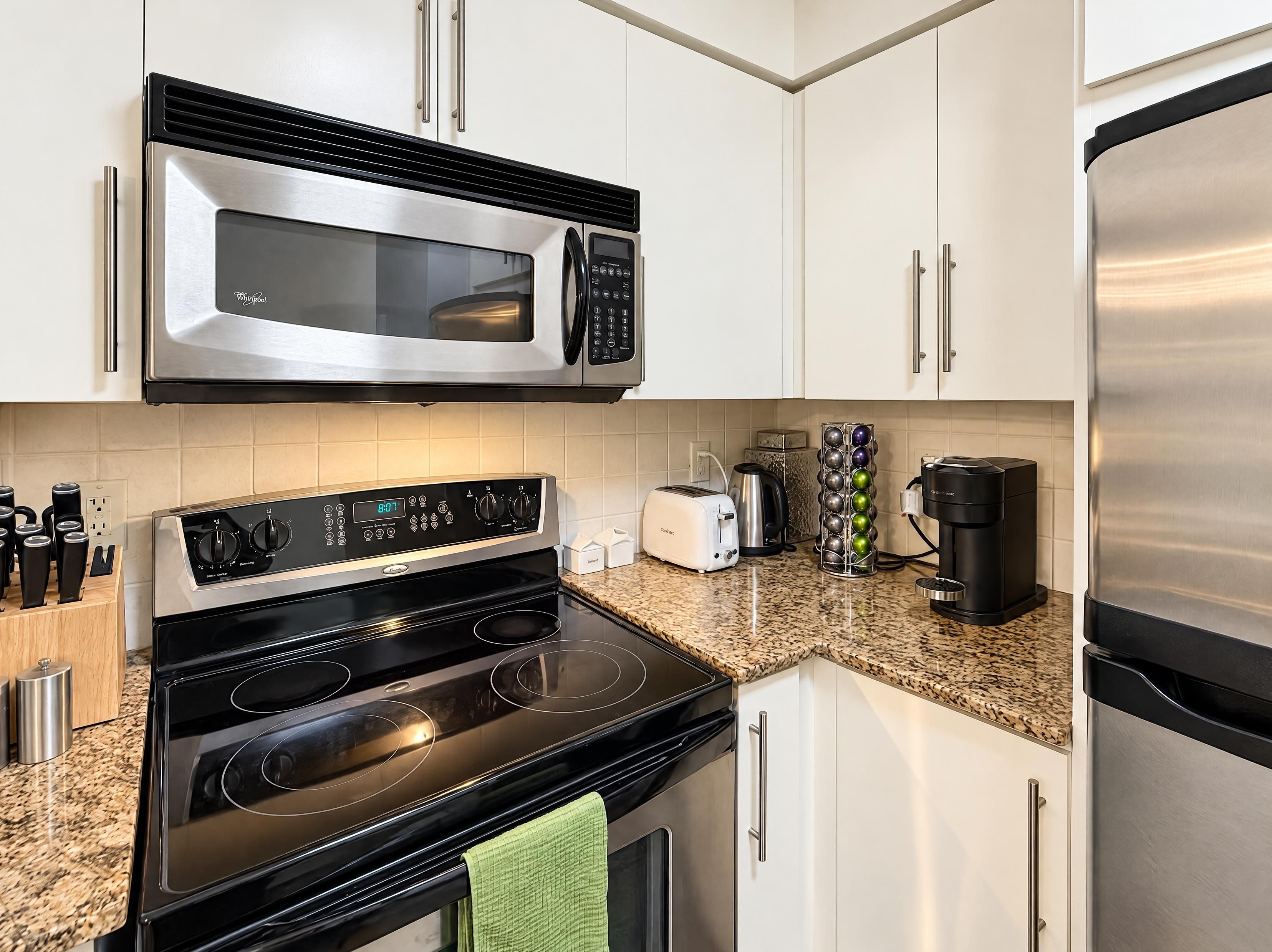 Suite | Cozinha privada | Uma cafeteira/bule, um frigorífico, um micro-ondas, um forno 