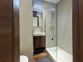 Apartamento, varanda, Vista para a cidade | Casa de banho